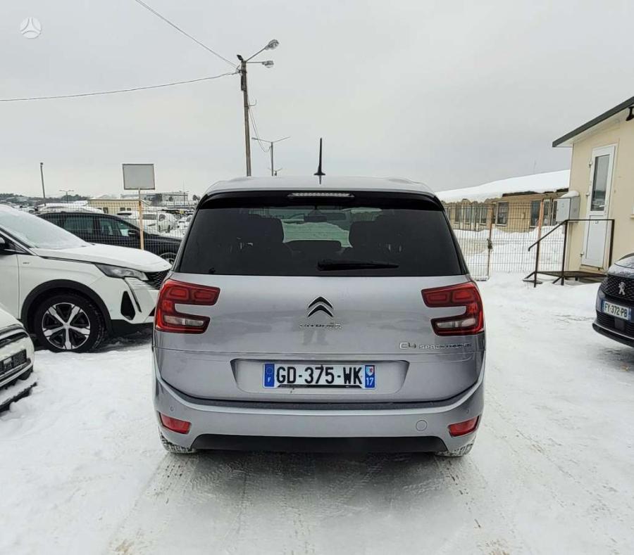 Grey Citroen Grand C4 SpaceToure 2021 in Vilnius, with an engine capacity of 1.50 L and mileage of 179 thousand km for 10769 €, photo 8 on AUTOMOTO.COM.LV