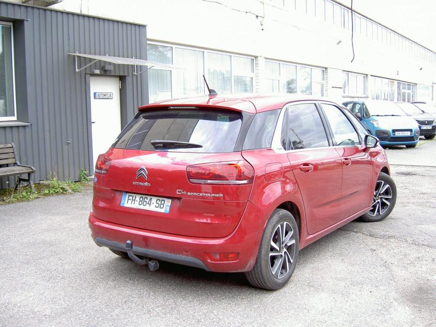 Red Citroen Grand C4 SpaceToure 2018 in Vilnius, with an engine capacity of 1.50 L and mileage of 154 thousand km for 7199 €, photo 4 on AUTOMOTO.COM.LV