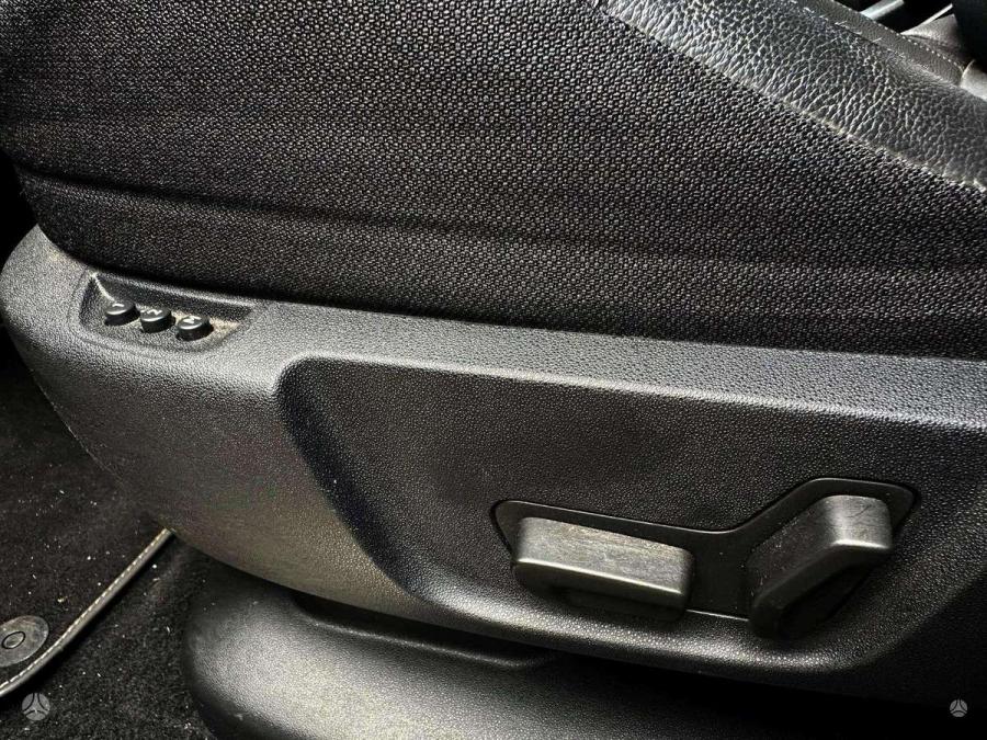 Sarkans Citroen Grand C4 SpaceToure 2019 Kauņa, ar dzinēja tilpumu 1.20 L un nobraukumu 151 tūkst. km par 8900 €, foto 11 vietnē AUTOMOTO.COM.LV