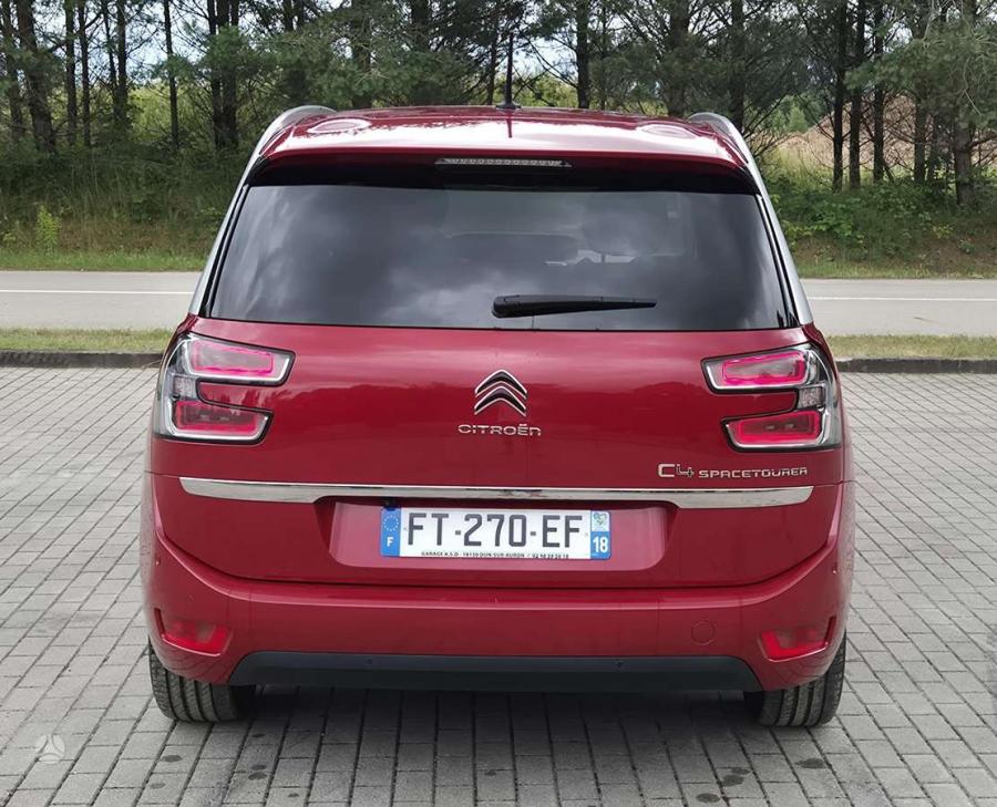 Red Citroen Grand C4 SpaceToure 2020 in Taurage, with an engine capacity of 1.50 L and mileage of 288 thousand km for 6300 €, photo 7 on AUTOMOTO.COM.LV
