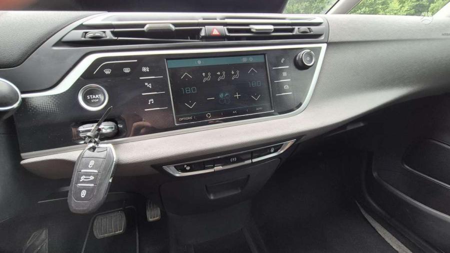 Red Citroen Grand C4 SpaceToure 2020 in Taurage, with an engine capacity of 1.50 L and mileage of 288 thousand km for 6300 €, photo 11 on AUTOMOTO.COM.LV