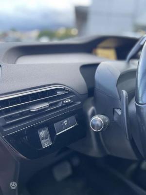 Sarkans Citroen Grand C4 SpaceToure 2020 Viļņa, ar dzinēja tilpumu 1.50 L un nobraukumu 137 tūkst. km par 9100 €, foto 14 vietnē AUTOMOTO.COM.LV