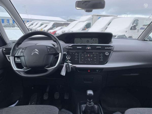 White Citroen Grand C4 SpaceToure 2019 in Taurage, with an engine capacity of 1.50 L and mileage of 250 thousand km for 5400 €, photo 8 on AUTOMOTO.COM.LV