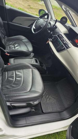Balts Citroen Grand C4 SpaceToure 2019 Tauragė, ar dzinēja tilpumu 1.50 L un nobraukumu 215 tūkst. km par 7900 €, foto 13 vietnē AUTOMOTO.COM.LV