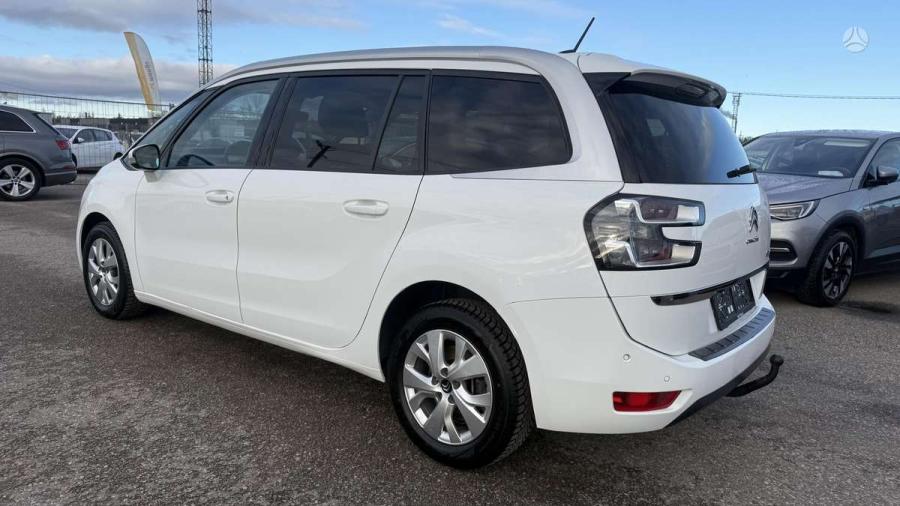 White Citroen Grand C4 SpaceToure 2018 in Kaunas, with an engine capacity of 1.50 L and mileage of 265 thousand km for 7990 €, photo 4 on AUTOMOTO.COM.LV