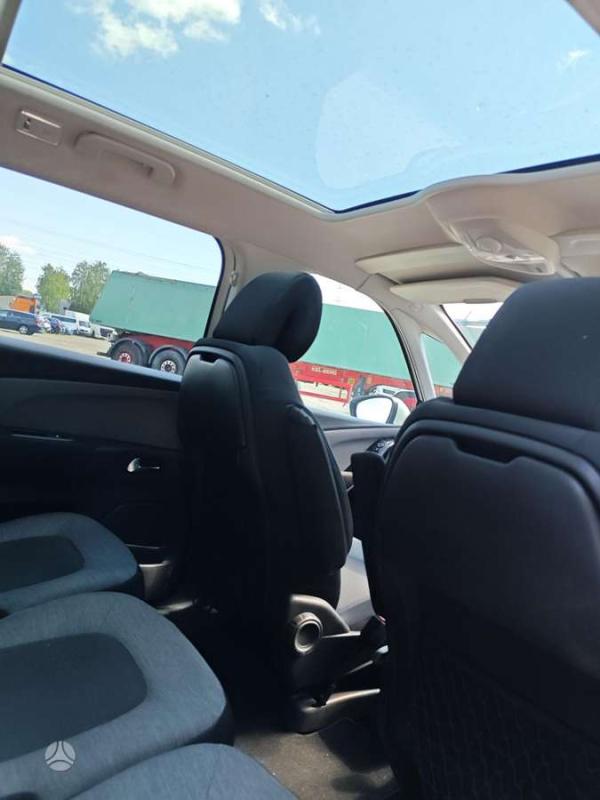 White Citroen Grand C4 SpaceToure 2018 in Kaunas, with an engine capacity of 1.56 L and mileage of 229 thousand km for 6850 €, photo 10 on AUTOMOTO.COM.LV