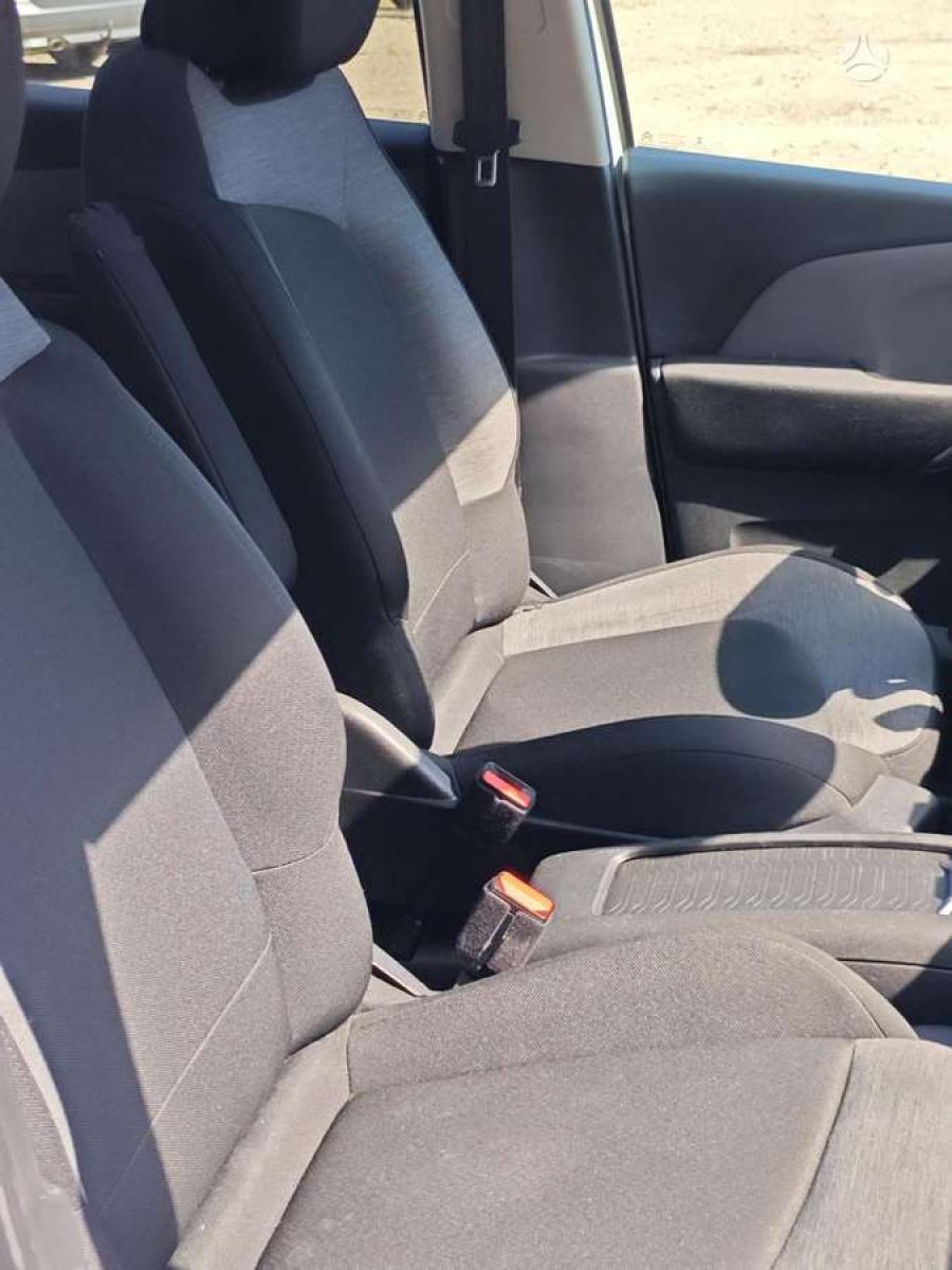 Balts Citroen Grand C4 SpaceToure 2018 Kauņa, ar dzinēja tilpumu 1.56 L un nobraukumu 229 tūkst. km par 6850 €, foto 16 vietnē AUTOMOTO.COM.LV