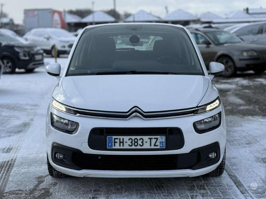 White Citroen Grand C4 SpaceToure 2019 in Taurage, with an engine capacity of 1.50 L and mileage of 216 thousand km for 6400 €, photo 2 on AUTOMOTO.COM.LV
