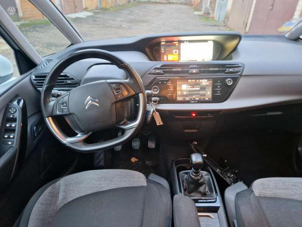 Balts Citroen Grand C4 SpaceToure 2019 Viļņa, ar dzinēja tilpumu 1.50 L un nobraukumu 230 tūkst. km par 7500 €, foto 7 vietnē AUTOMOTO.COM.LV