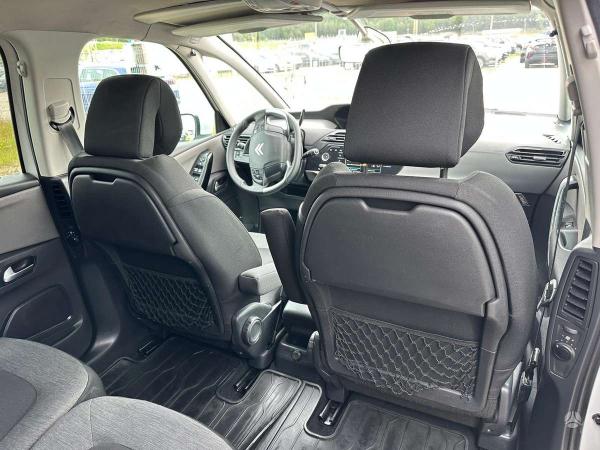 White Citroen Grand C4 SpaceToure 2019 in Vilnius, with an engine capacity of 1.50 L and mileage of 194 thousand km for 8450 €, photo 10 on AUTOMOTO.COM.LV