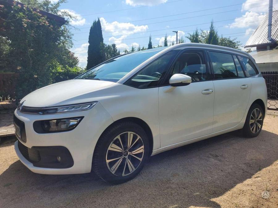 White Citroen Grand C4 SpaceToure 2019 in Vilnius, with an engine capacity of 1.50 L and mileage of 254 thousand km for 6200 €, photo 1 on AUTOMOTO.COM.LV