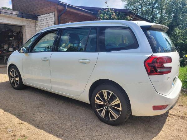 Balts Citroen Grand C4 SpaceToure 2019 Viļņa, ar dzinēja tilpumu 1.50 L un nobraukumu 254 tūkst. km par 6200 €, foto 2 vietnē AUTOMOTO.COM.LV