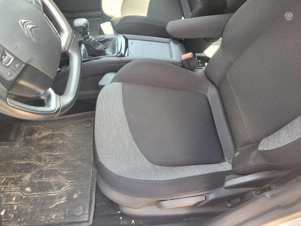 Balts Citroen Grand C4 SpaceToure 2019 Viļņa, ar dzinēja tilpumu 1.50 L un nobraukumu 254 tūkst. km par 6200 €, foto 4 vietnē AUTOMOTO.COM.LV