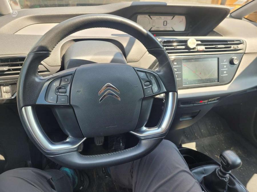 White Citroen Grand C4 SpaceToure 2019 in Vilnius, with an engine capacity of 1.50 L and mileage of 254 thousand km for 6200 €, photo 6 on AUTOMOTO.COM.LV
