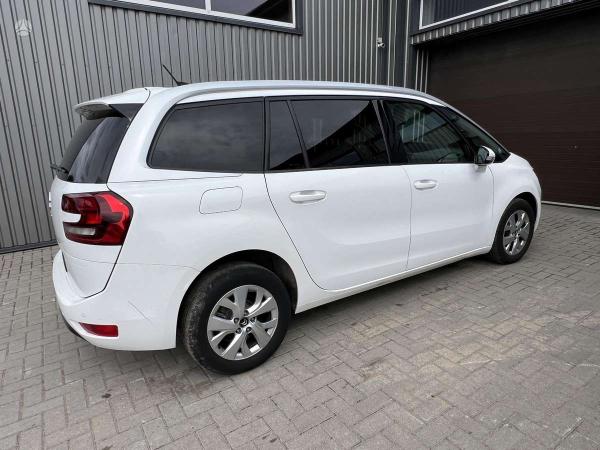 Balts Citroen Grand C4 SpaceToure 2019 Telšiai, ar dzinēja tilpumu 1.50 L un nobraukumu 269 tūkst. km par 4799 €, foto 9 vietnē AUTOMOTO.COM.LV