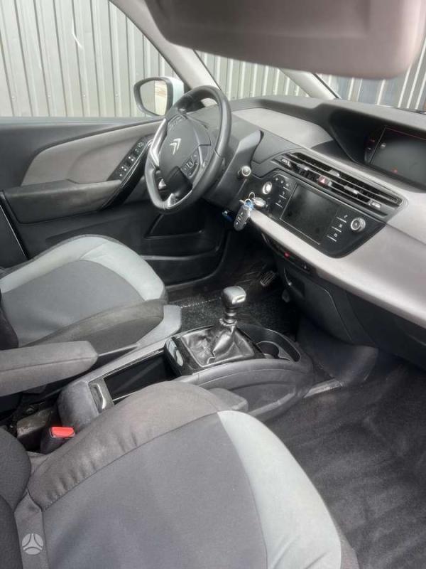 Balts Citroen Grand C4 SpaceToure 2019 Telšiai, ar dzinēja tilpumu 1.50 L un nobraukumu 269 tūkst. km par 4799 €, foto 10 vietnē AUTOMOTO.COM.LV