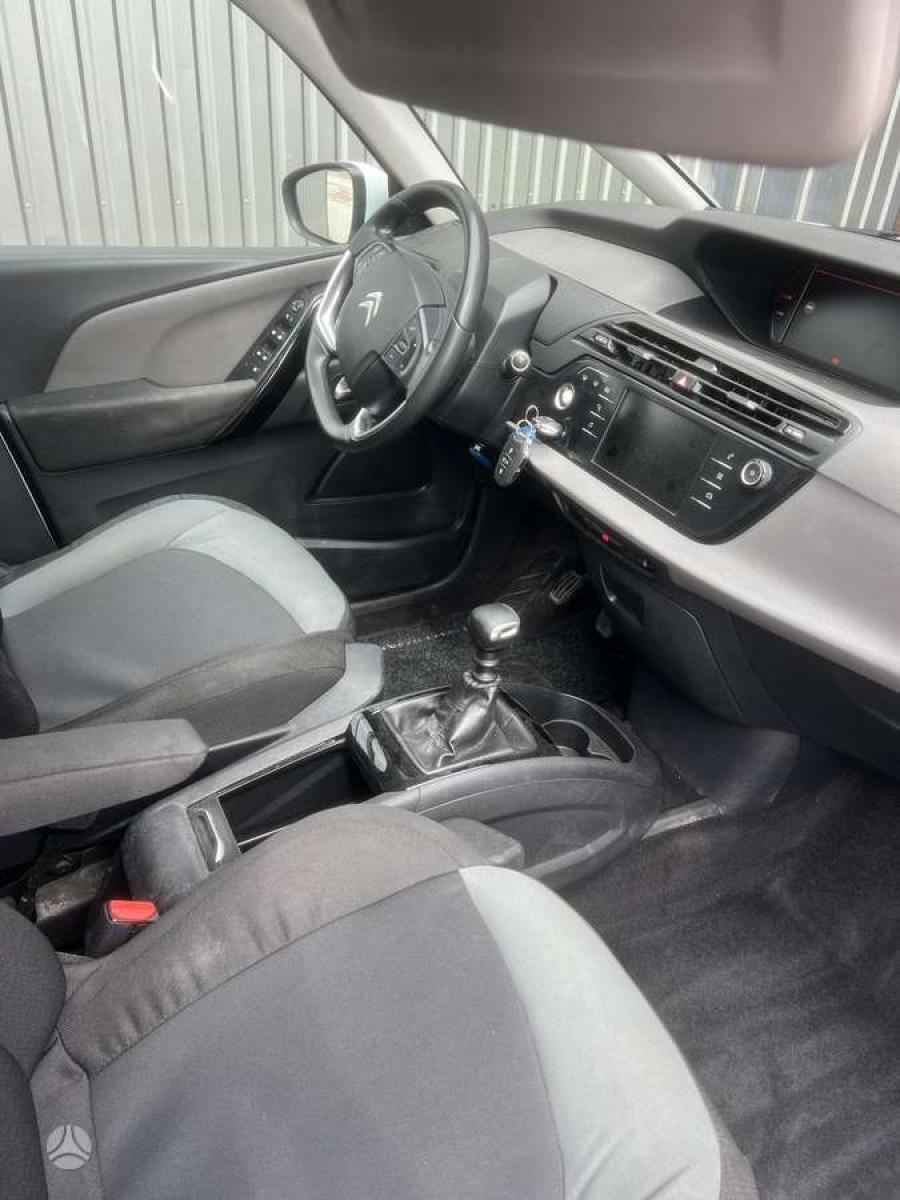 Balts Citroen Grand C4 SpaceToure 2019 Telšiai, ar dzinēja tilpumu 1.50 L un nobraukumu 269 tūkst. km par 4799 €, foto 11 vietnē AUTOMOTO.COM.LV