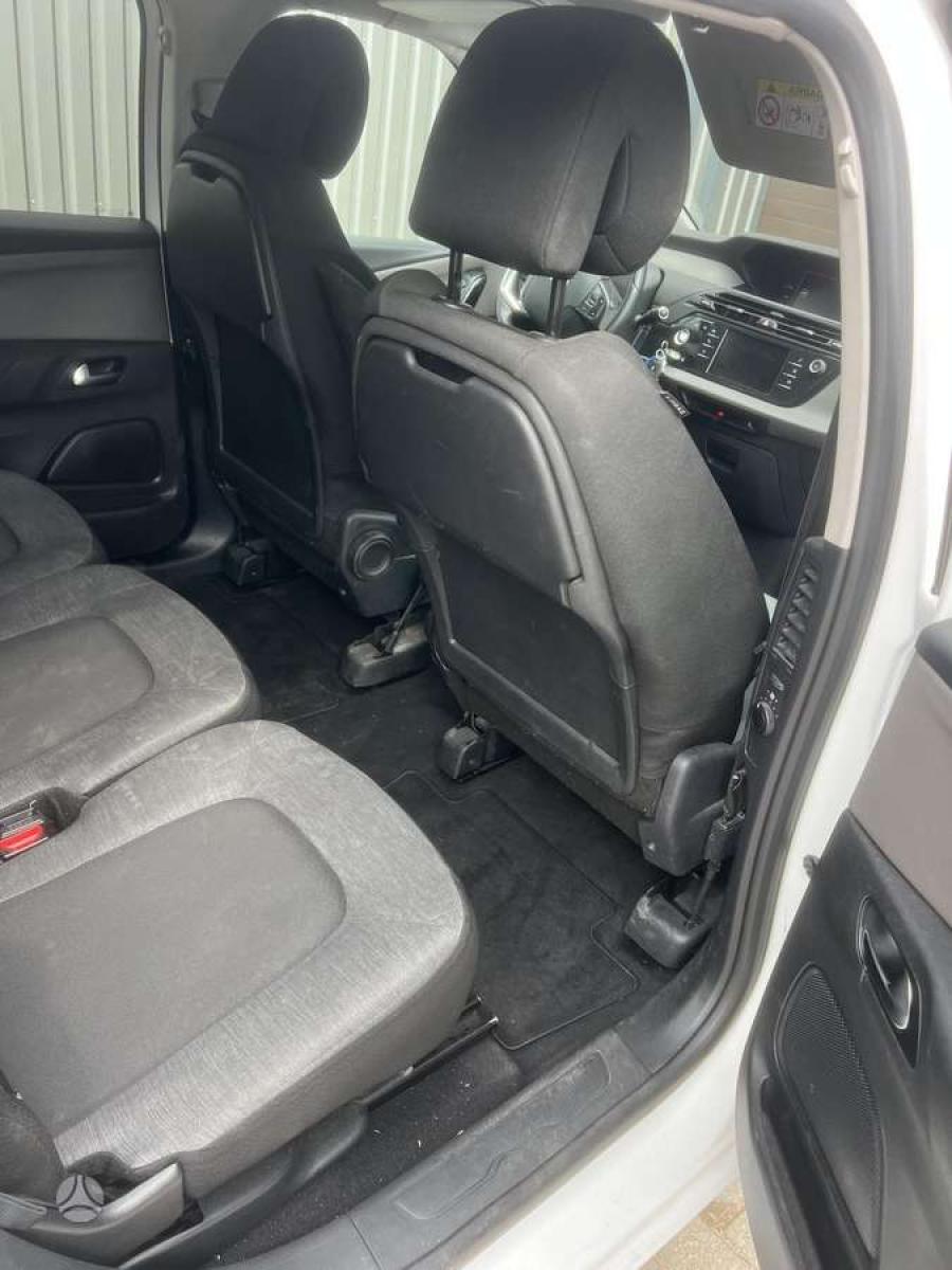 Balts Citroen Grand C4 SpaceToure 2019 Telšiai, ar dzinēja tilpumu 1.50 L un nobraukumu 269 tūkst. km par 4799 €, foto 13 vietnē AUTOMOTO.COM.LV