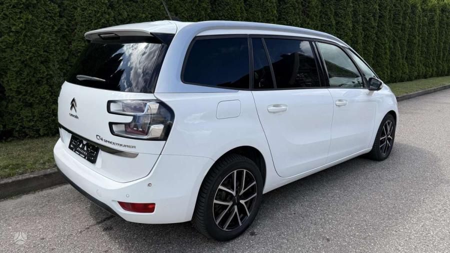 White Citroen Grand C4 SpaceToure 2019 in Kaunas, with an engine capacity of 1.50 L and mileage of 230 thousand km for 7700 €, photo 3 on AUTOMOTO.COM.LV