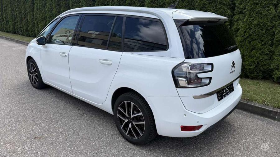 White Citroen Grand C4 SpaceToure 2019 in Kaunas, with an engine capacity of 1.50 L and mileage of 230 thousand km for 7700 €, photo 5 on AUTOMOTO.COM.LV