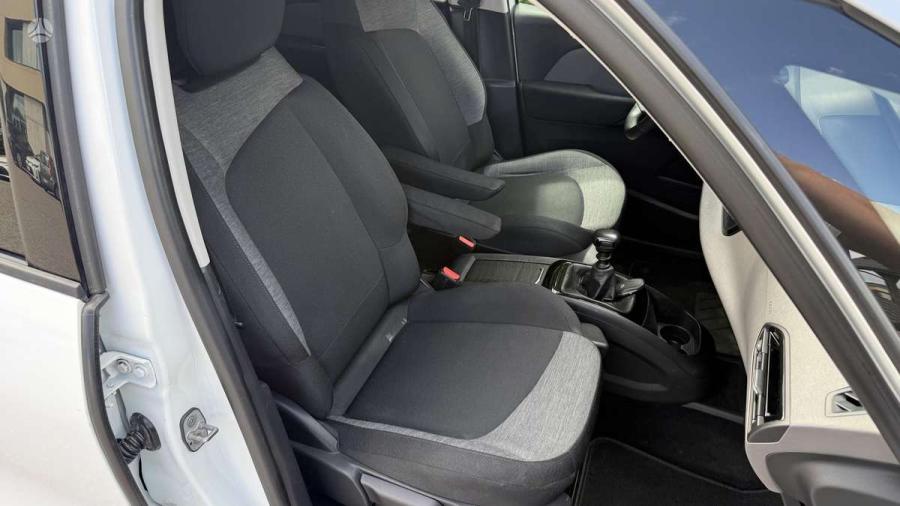 White Citroen Grand C4 SpaceToure 2019 in Kaunas, with an engine capacity of 1.50 L and mileage of 230 thousand km for 7700 €, photo 12 on AUTOMOTO.COM.LV