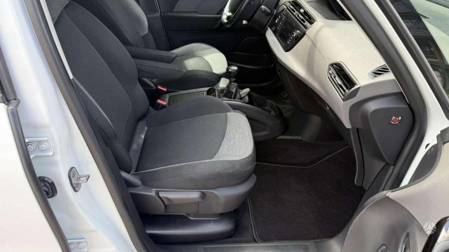 White Citroen Grand C4 SpaceToure 2019 in Kaunas, with an engine capacity of 1.50 L and mileage of 230 thousand km for 7700 €, photo 13 on AUTOMOTO.COM.LV