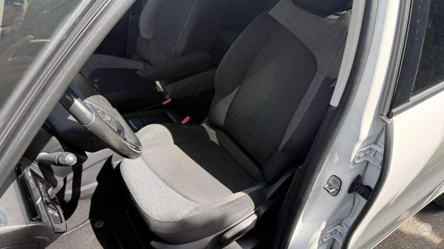 White Citroen Grand C4 SpaceToure 2019 in Kaunas, with an engine capacity of 1.50 L and mileage of 230 thousand km for 7700 €, photo 15 on AUTOMOTO.COM.LV