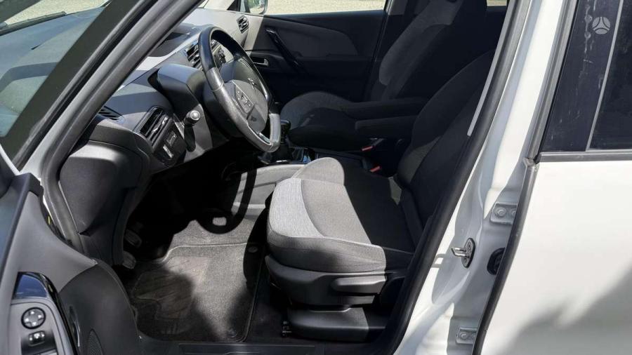 White Citroen Grand C4 SpaceToure 2019 in Kaunas, with an engine capacity of 1.50 L and mileage of 230 thousand km for 7700 €, photo 16 on AUTOMOTO.COM.LV