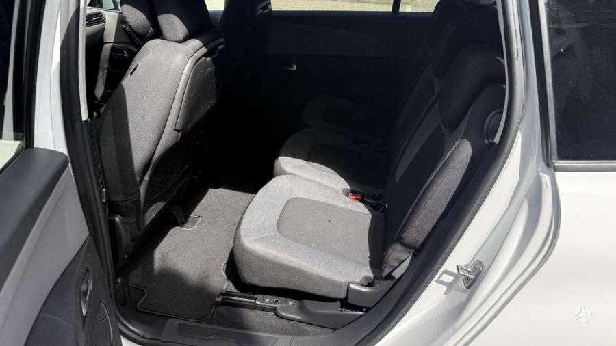 White Citroen Grand C4 SpaceToure 2019 in Kaunas, with an engine capacity of 1.50 L and mileage of 230 thousand km for 7700 €, photo 17 on AUTOMOTO.COM.LV