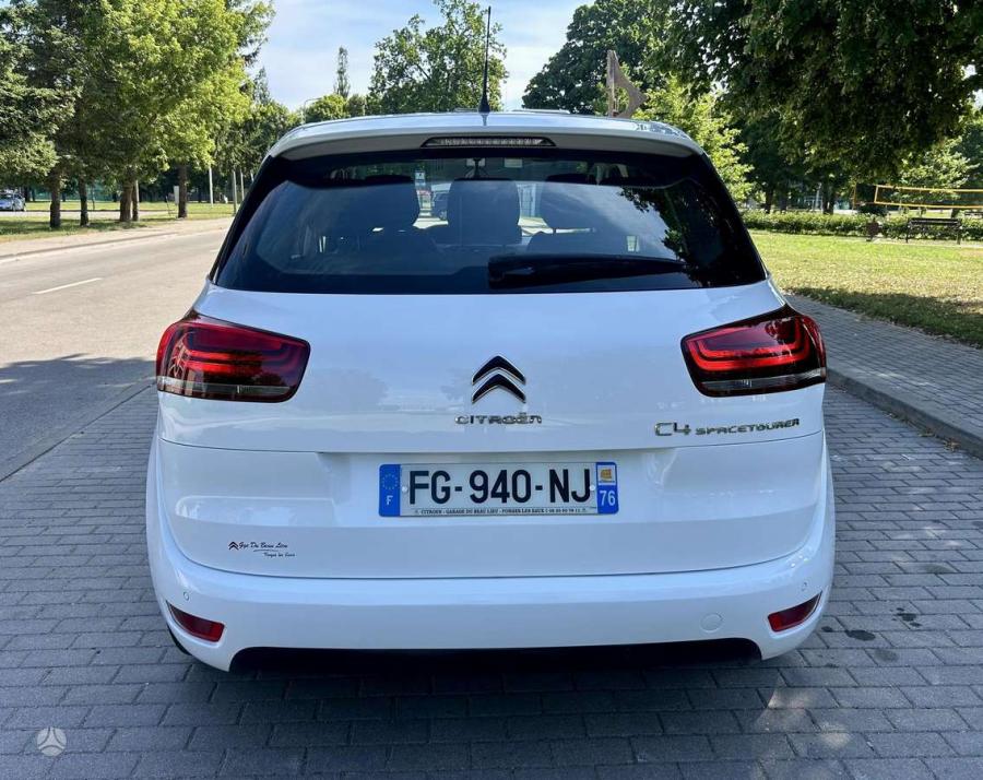 White Citroen Grand C4 SpaceToure 2019 in Taurage, with an engine capacity of 1.50 L and mileage of 218 thousand km for 4900 €, photo 4 on AUTOMOTO.COM.LV
