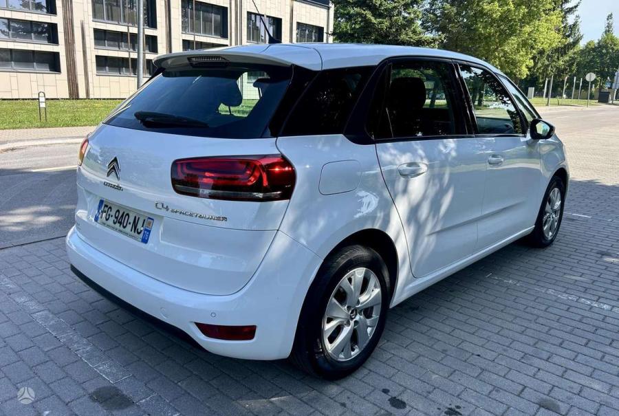 White Citroen Grand C4 SpaceToure 2019 in Taurage, with an engine capacity of 1.50 L and mileage of 218 thousand km for 4900 €, photo 5 on AUTOMOTO.COM.LV