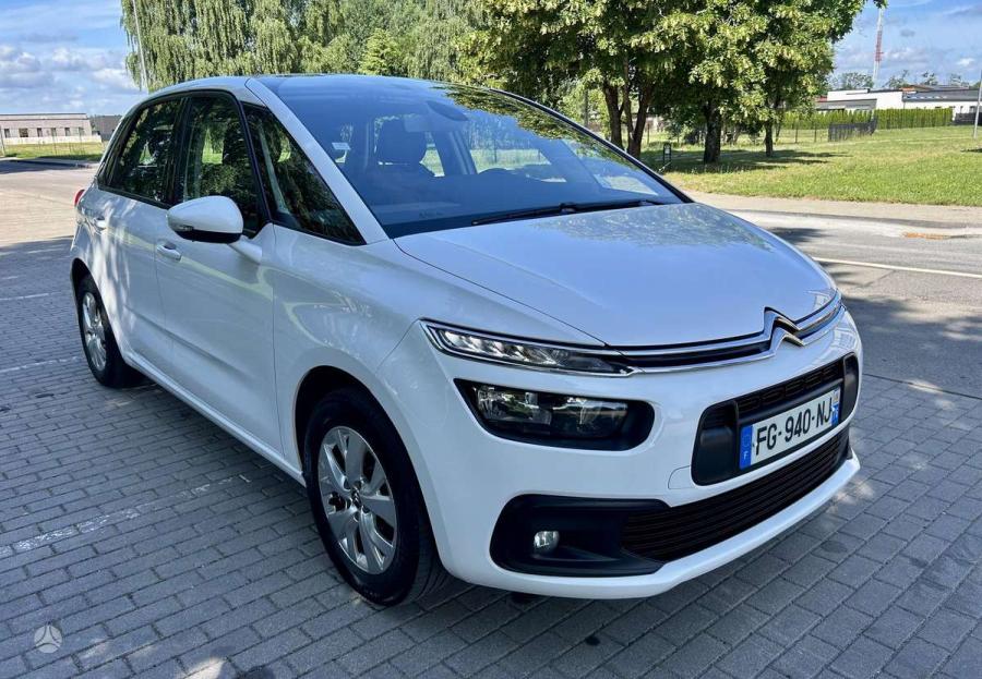 White Citroen Grand C4 SpaceToure 2019 in Taurage, with an engine capacity of 1.50 L and mileage of 218 thousand km for 4900 €, photo 6 on AUTOMOTO.COM.LV