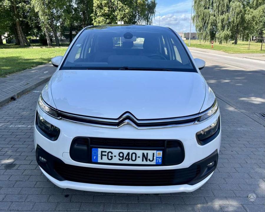 White Citroen Grand C4 SpaceToure 2019 in Taurage, with an engine capacity of 1.50 L and mileage of 218 thousand km for 4900 €, photo 7 on AUTOMOTO.COM.LV