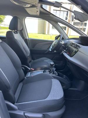 White Citroen Grand C4 SpaceToure 2019 in Taurage, with an engine capacity of 1.50 L and mileage of 218 thousand km for 4900 €, photo 8 on AUTOMOTO.COM.LV