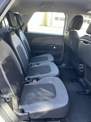 White Citroen Grand C4 SpaceToure 2019 in Taurage, with an engine capacity of 1.50 L and mileage of 218 thousand km for 4900 €, photo 9 on AUTOMOTO.COM.LV