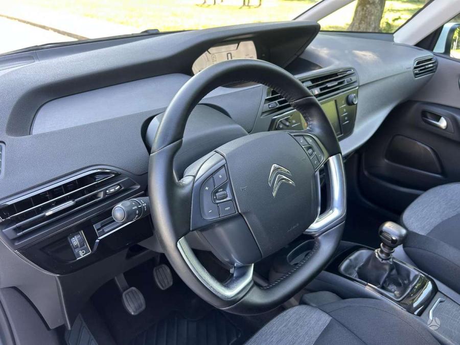 White Citroen Grand C4 SpaceToure 2019 in Taurage, with an engine capacity of 1.50 L and mileage of 218 thousand km for 4900 €, photo 10 on AUTOMOTO.COM.LV