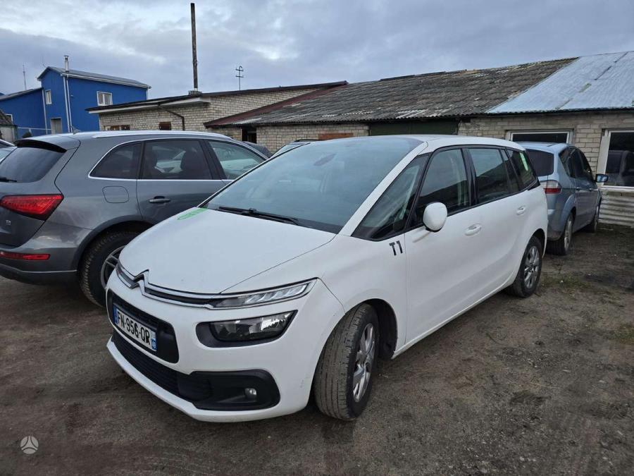 White Citroen Grand C4 SpaceToure 2020 in Taurage, with an engine capacity of 1.50 L and mileage of 370 thousand km for 5500 €, photo 1 on AUTOMOTO.COM.LV