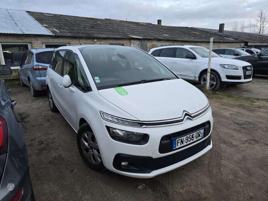White Citroen Grand C4 SpaceToure 2020 in Taurage, with an engine capacity of 1.50 L and mileage of 370 thousand km for 5500 €, photo 3 on AUTOMOTO.COM.LV