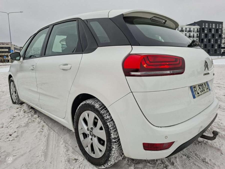 Balts Citroen Grand C4 SpaceToure 2020 Viļņa, ar dzinēja tilpumu 1.50 L un nobraukumu 175 tūkst. km par 7200 €, foto 7 vietnē AUTOMOTO.COM.LV