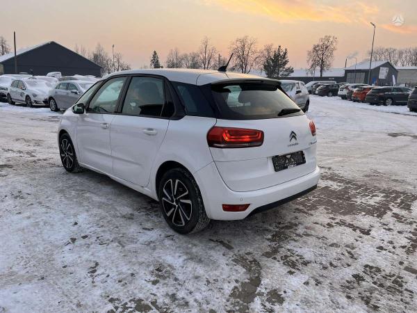 White Citroen Grand C4 SpaceToure 2020 in Taurage, with an engine capacity of 1.50 L and mileage of 220 thousand km for 6400 €, photo 11 on AUTOMOTO.COM.LV