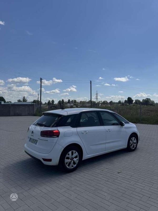White Citroen Grand C4 SpaceToure 2020 in Taurage, with an engine capacity of 0.00 L and mileage of 215 thousand km for 5600 €, photo 4 on AUTOMOTO.COM.LV