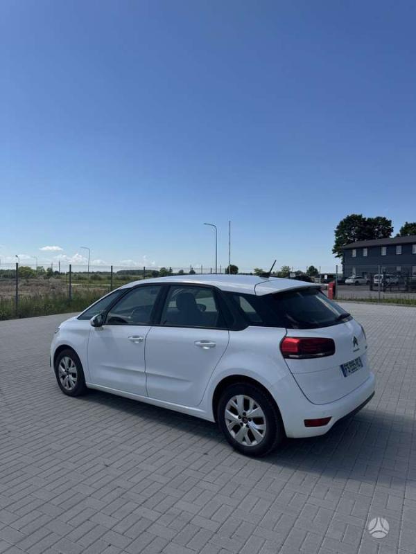 White Citroen Grand C4 SpaceToure 2020 in Taurage, with an engine capacity of 0.00 L and mileage of 215 thousand km for 5600 €, photo 5 on AUTOMOTO.COM.LV