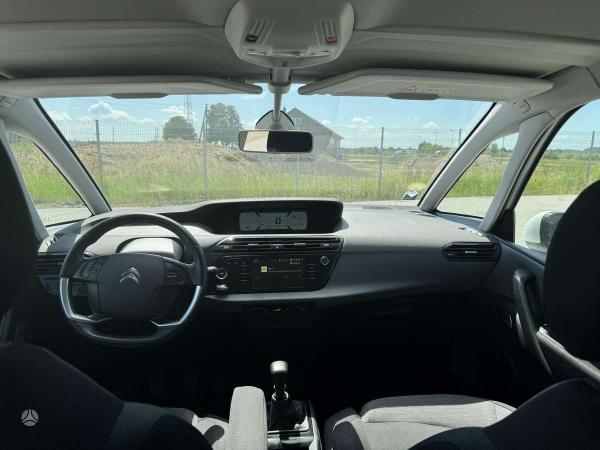 White Citroen Grand C4 SpaceToure 2020 in Taurage, with an engine capacity of 0.00 L and mileage of 215 thousand km for 5600 €, photo 7 on AUTOMOTO.COM.LV