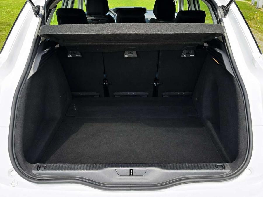 Balts Citroen Grand C4 SpaceToure 2020 Klaipėda, ar dzinēja tilpumu 1.50 L un nobraukumu 219 tūkst. km par 6500 €, foto 32 vietnē AUTOMOTO.COM.LV