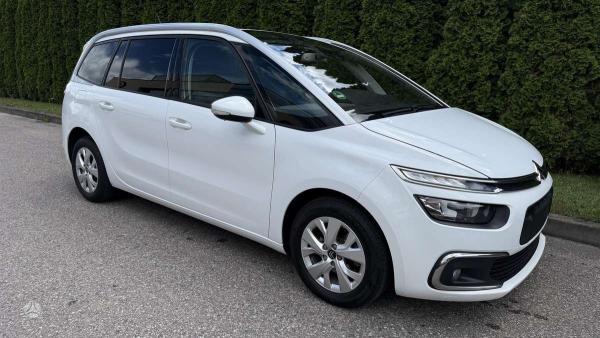 White Citroen Grand C4 SpaceToure 2020 in Kaunas, with an engine capacity of 1.50 L and mileage of 229 thousand km for 7990 €, photo 1 on AUTOMOTO.COM.LV