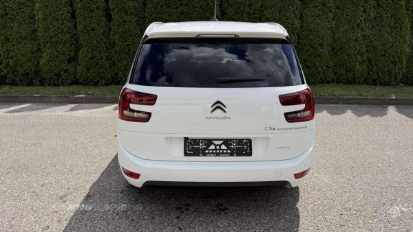 White Citroen Grand C4 SpaceToure 2020 in Kaunas, with an engine capacity of 1.50 L and mileage of 229 thousand km for 7990 €, photo 8 on AUTOMOTO.COM.LV