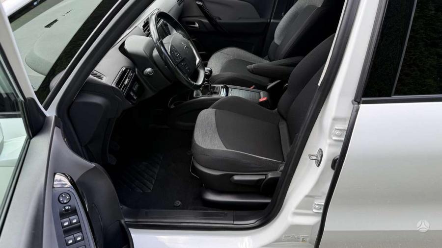 White Citroen Grand C4 SpaceToure 2020 in Kaunas, with an engine capacity of 1.50 L and mileage of 229 thousand km for 7990 €, photo 16 on AUTOMOTO.COM.LV