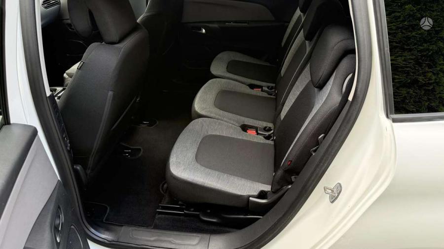 White Citroen Grand C4 SpaceToure 2020 in Kaunas, with an engine capacity of 1.50 L and mileage of 229 thousand km for 7990 €, photo 17 on AUTOMOTO.COM.LV