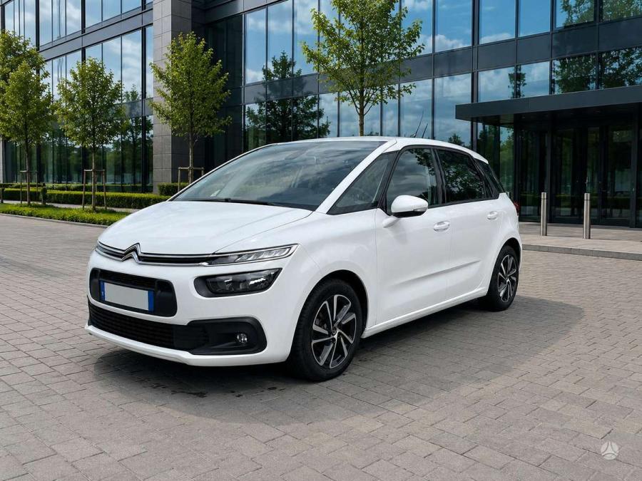 White Citroen Grand C4 SpaceToure 2020 in Taurage, with an engine capacity of 1.50 L and mileage of 272 thousand km for 5990 €, photo 1 on AUTOMOTO.COM.LV