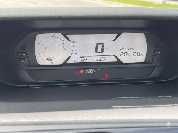 White Citroen Grand C4 SpaceToure 2020 in Taurage, with an engine capacity of 1.50 L and mileage of 272 thousand km for 5990 €, photo 9 on AUTOMOTO.COM.LV